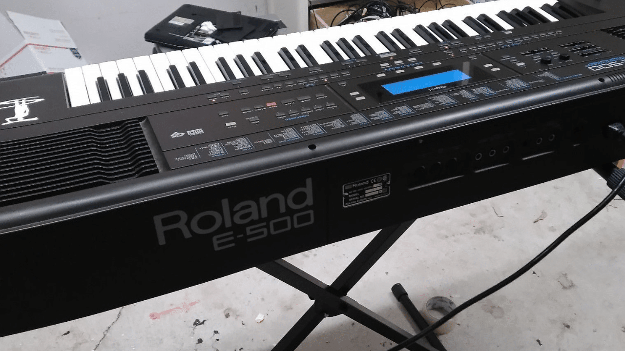 ROLAND E-500 64 Voice Intelligent Arranger Modulator Polyphony Composer